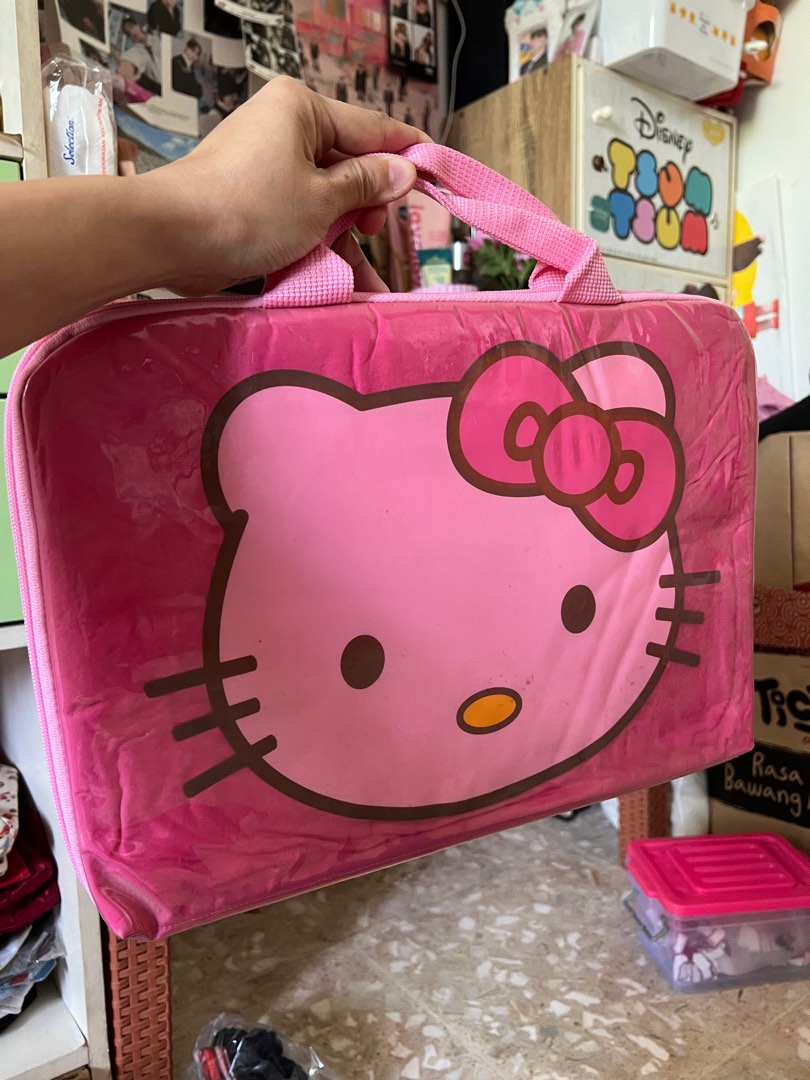 Tas Hello Kitty laptop pink, Fesyen Wanita, Tas & Dompet di Carousell