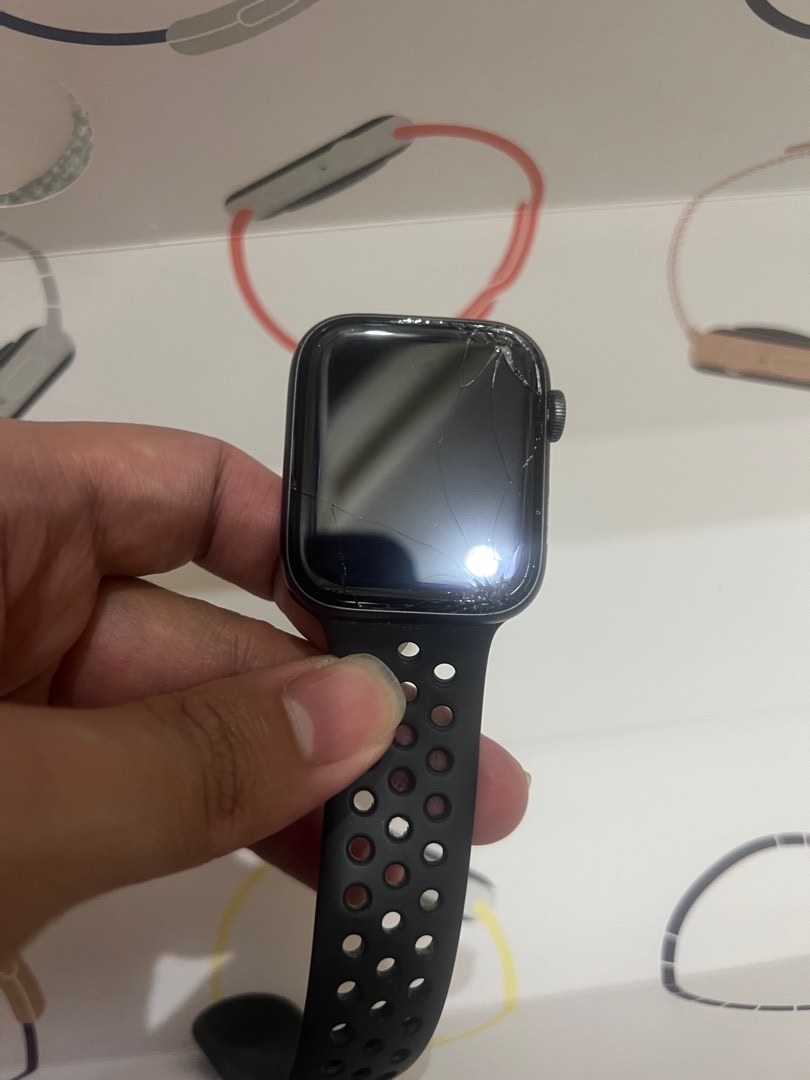 Apple watch 5 cracked screen, Mobile Phones & Gadgets, Wearables ...