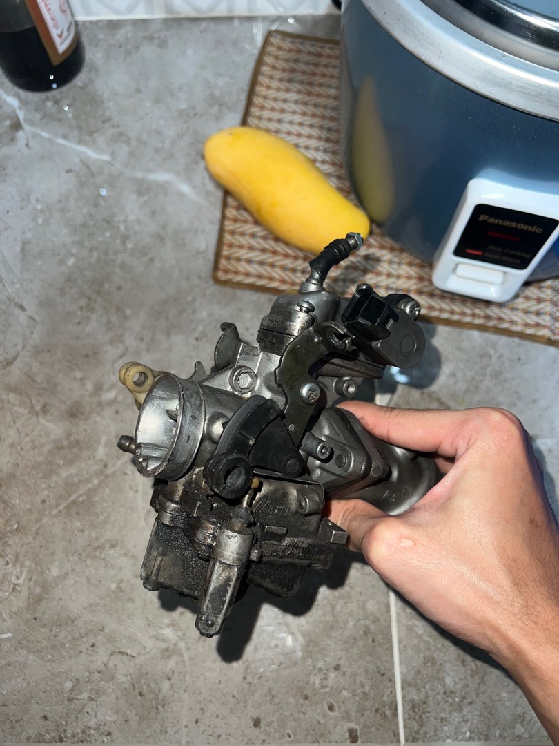 Carb ori motor lc v1, Motorbikes on Carousell