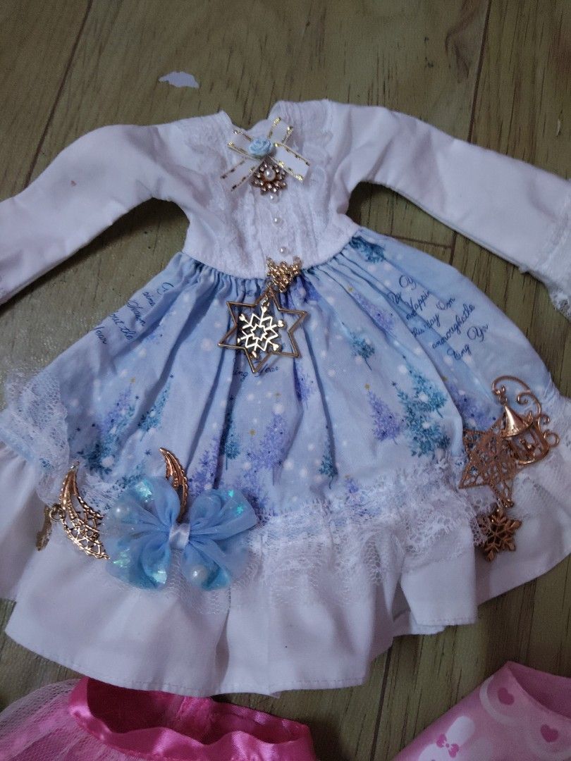 Combo Disney Doll clothes mix size all for rm25, Hobbies & Toys, Toys ...