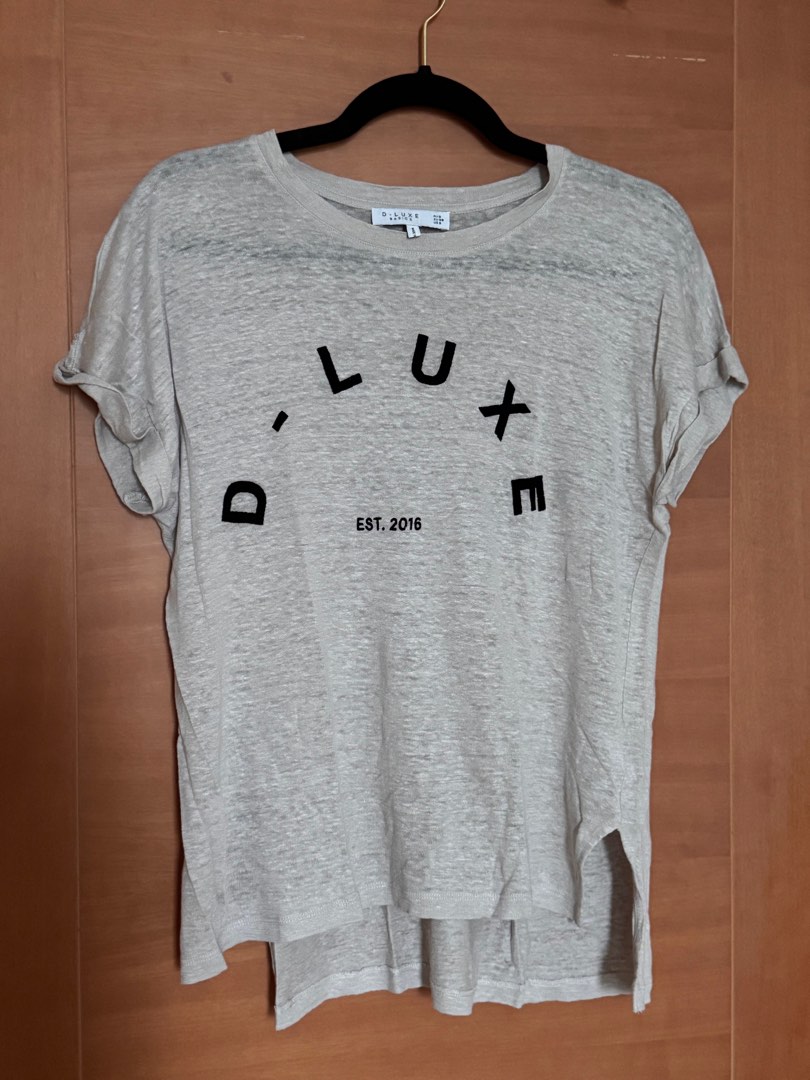 Decjuba linen tshirt, Women's Fashion, Tops, Shirts on Carousell