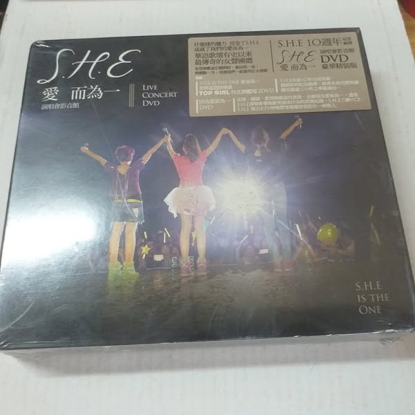 HEBE 田馥甄任家萱陳嘉樺SHE愛而為一演唱會議3dvd收remember熱帶雨林 中國話寫真本+花絮dvd絕版未拆, 書籍、休閒與玩具, 樂器、音樂相關, CD、DVD在旋轉拍賣