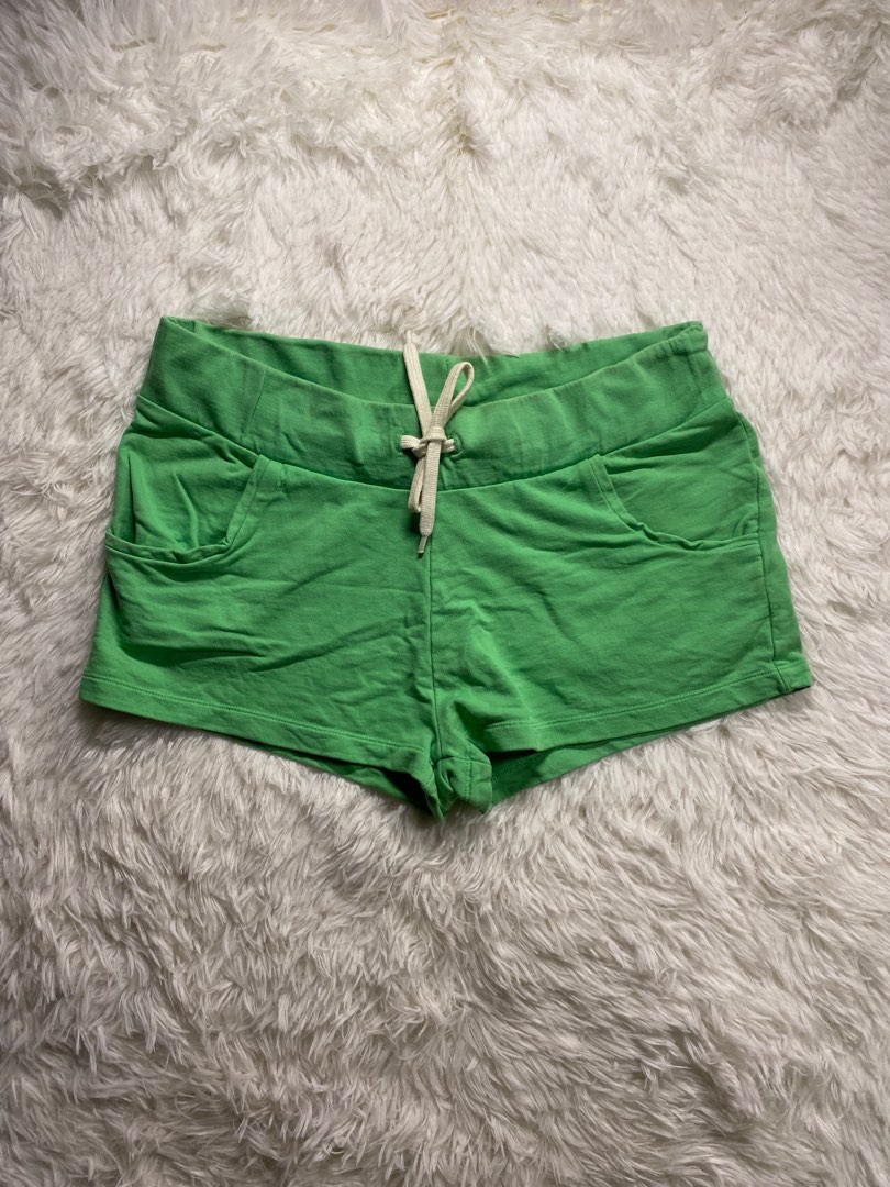 H&M Divided brand stretchable short, Women's Fashion, Bottoms, Shorts ...