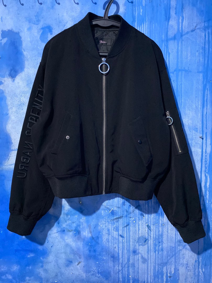Jacket bomber boxy|Roem, Fesyen Pria, Pakaian , Baju Luaran di Carousell