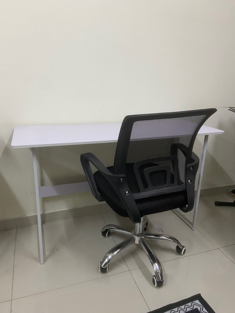 Meja belajar dan kerusi ergonomic [ Study table and ergonomic chair ...