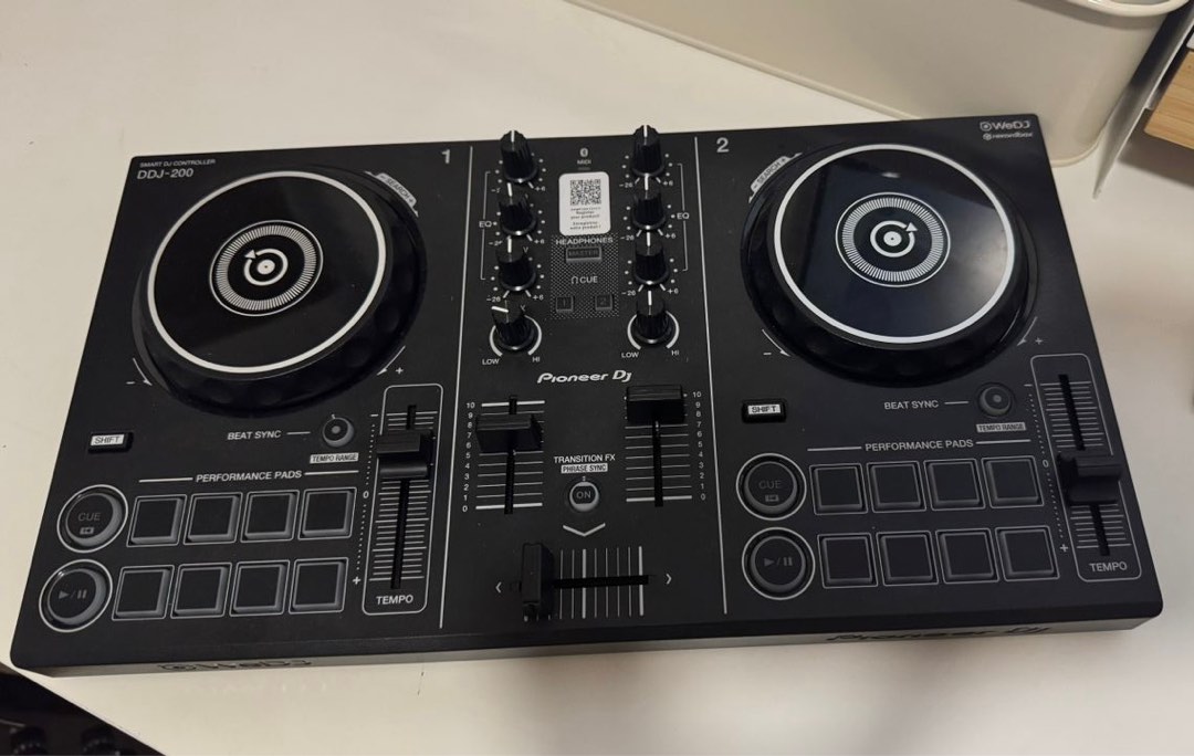 PIONEER DDJ 200, Hobbies & Toys, Music & Media, Musical Instruments on Carousell
