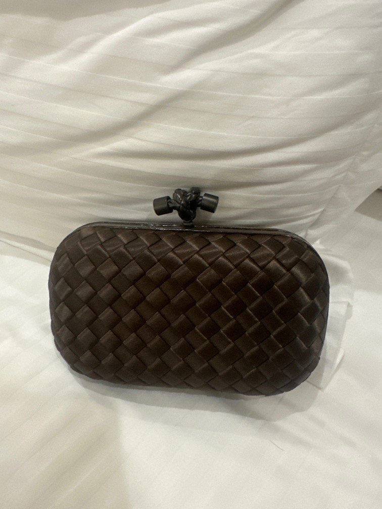 Bottega venetta clutch brown , Barang Mewah, Tas & Dompet di Carousell