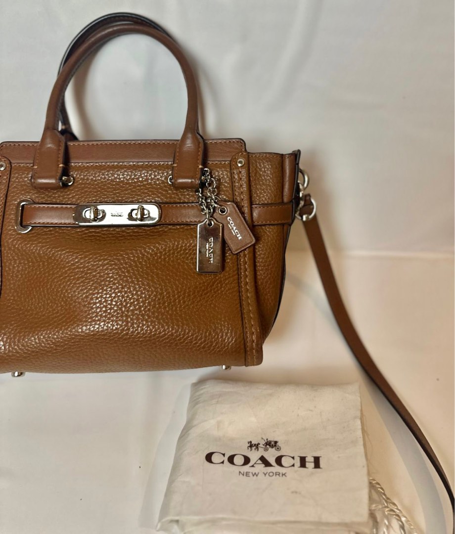 Coach Swagger 21cm, Fesyen Wanita, Tas & Dompet di Carousell
