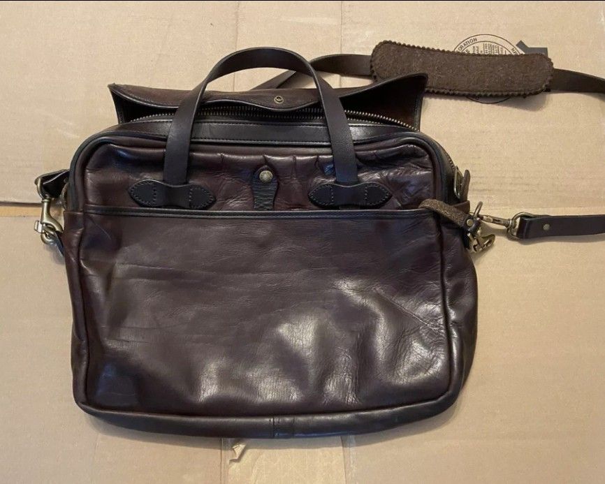 Filson Messenger Bag, Barang Yang Dicari di Carousell