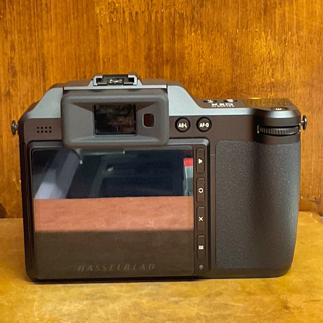Hasselblad X2D w/Box (XT21004461), Photography, Cameras on Carousell