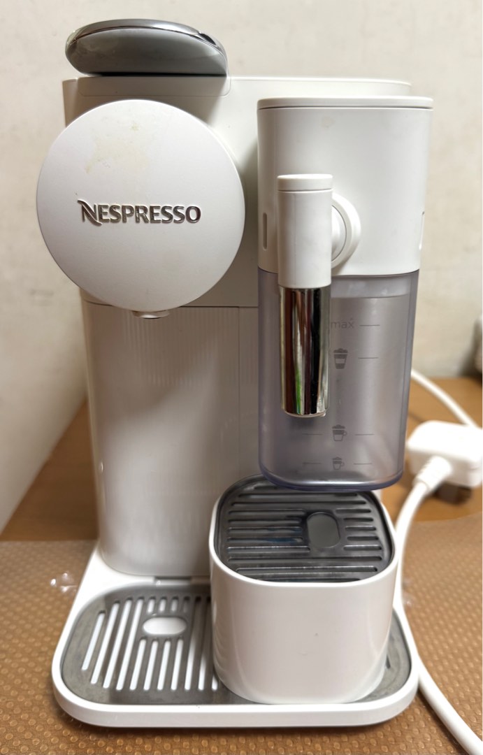 Nespresso F121 Gran Lattissima 清新白色咖啡機, 家庭電器, 廚房電器, 咖啡機及咖啡壺 - Carousell