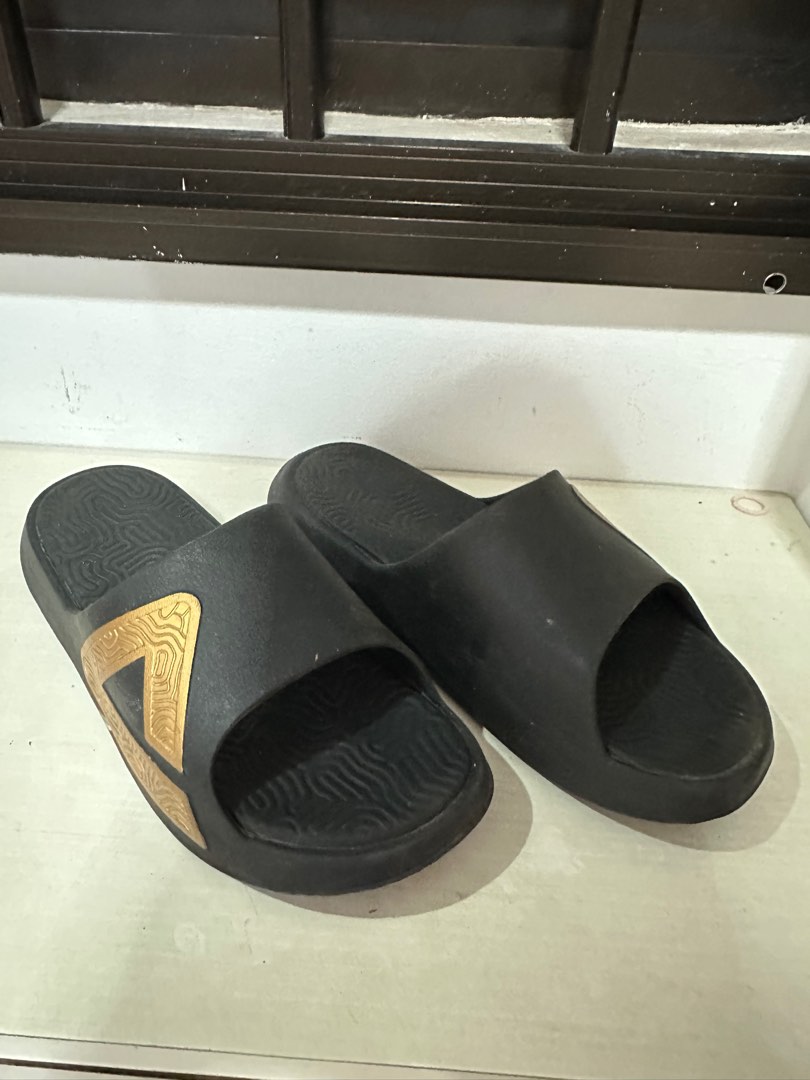 Peak slides, Men's Fashion, Footwear, Flipflops and Slides on Carousell
