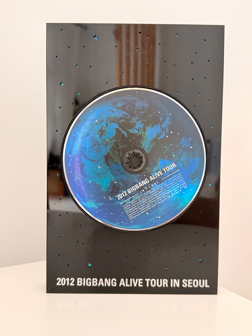 2012BigBang Alive Tour In Seoul DVD+寫真, 興趣及遊戲, 音樂、樂器 & 配件, 音樂與媒體 - CD 及 ...