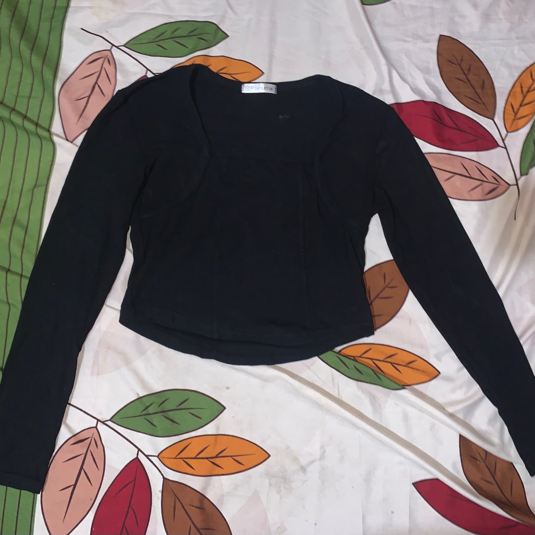 crop top 99k outlet, Fesyen Wanita, Pakaian Wanita, Atasan di Carousell