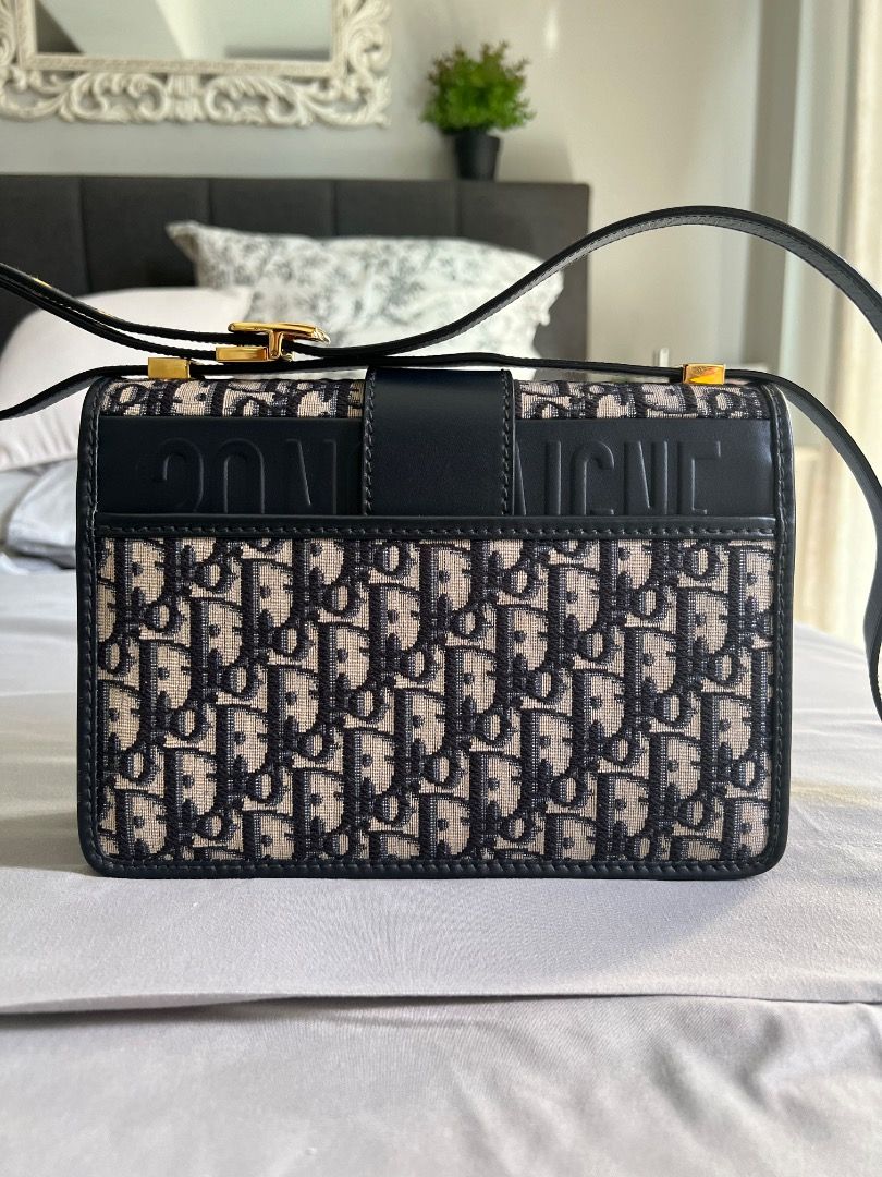 Dior 30 Montaigne Shoulder Bag, Luxury, Bags & Wallets on Carousell