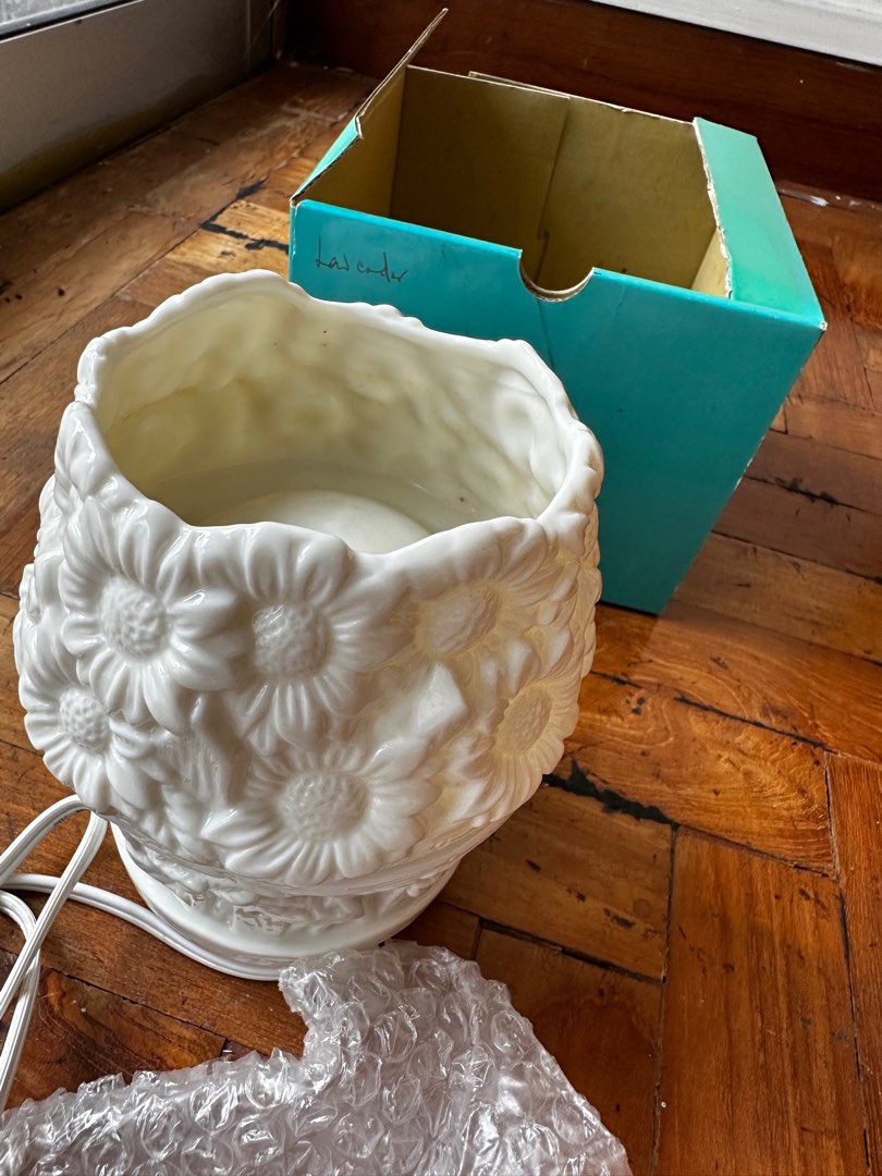 Essential oil lamp, Furniture & Home Living, Home Fragrance on Carousell