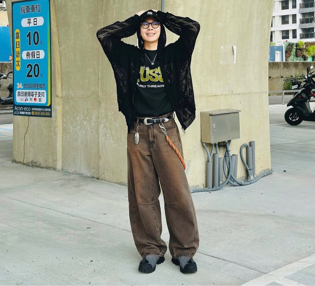 GU barrel leg jeans, Men's Fashion, Bottoms, Jeans on Carousell