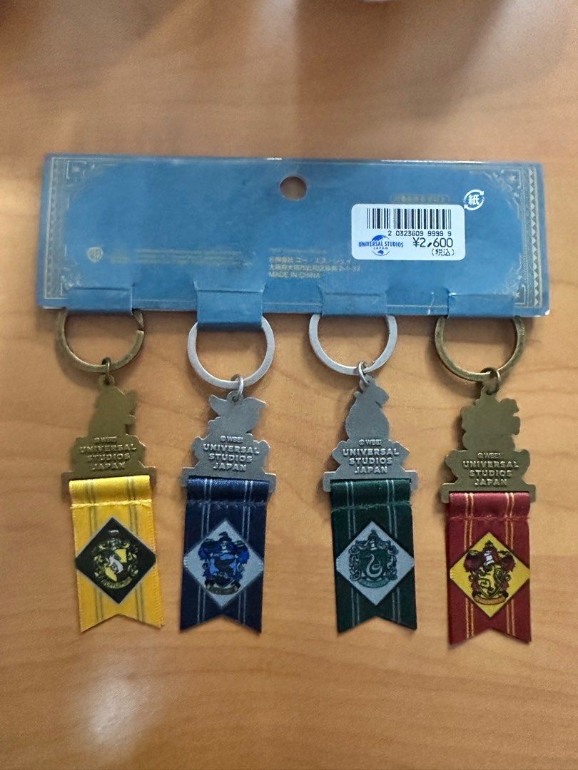 Harry Potter Hogwarts Official Keychain Set, Hobbies & Toys ...