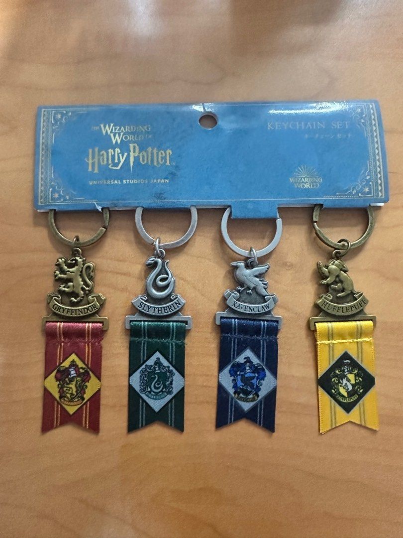 Harry Potter Hogwarts Official Keychain Set, Hobbies & Toys ...