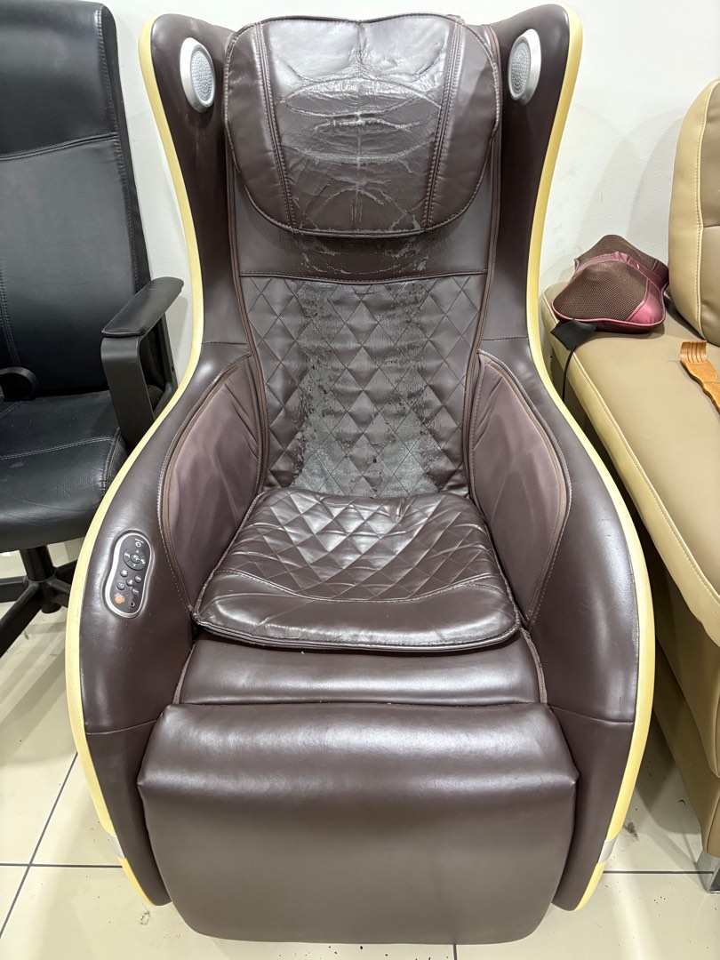 Kerusi urut / Massage Chair Brand Ogawa, Furniture & Home Living ...