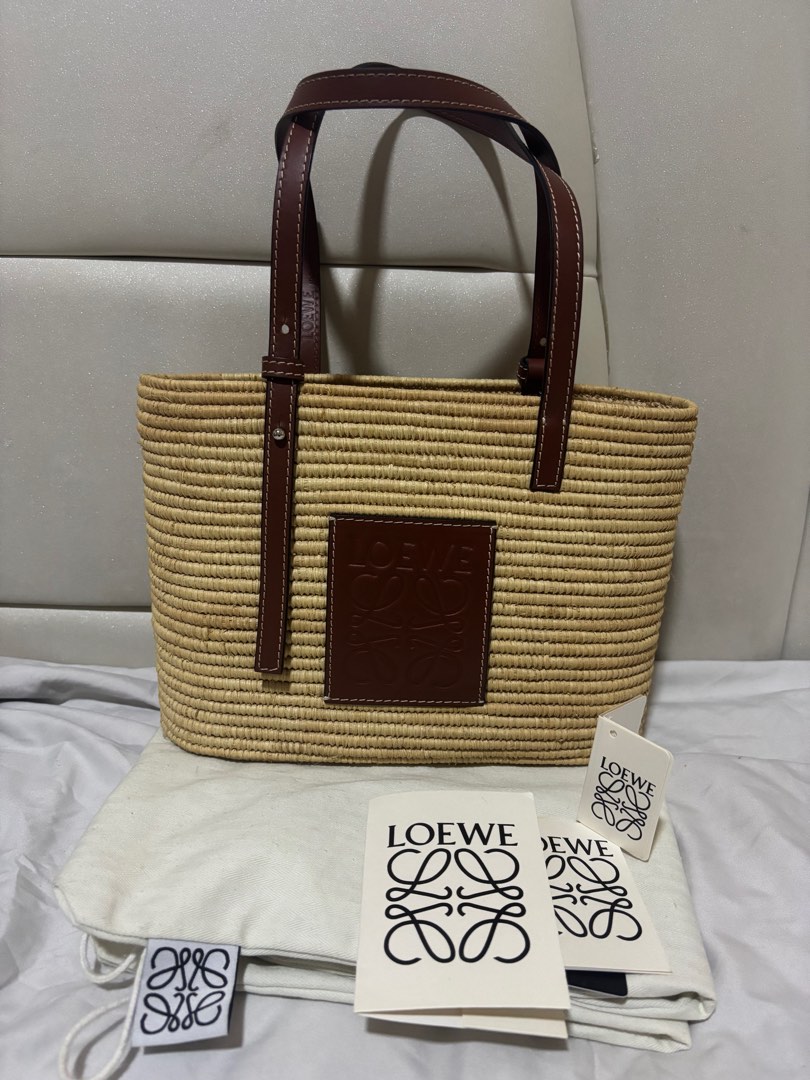 loewe rattan tas pantai, Fesyen Wanita, Tas & Dompet di Carousell