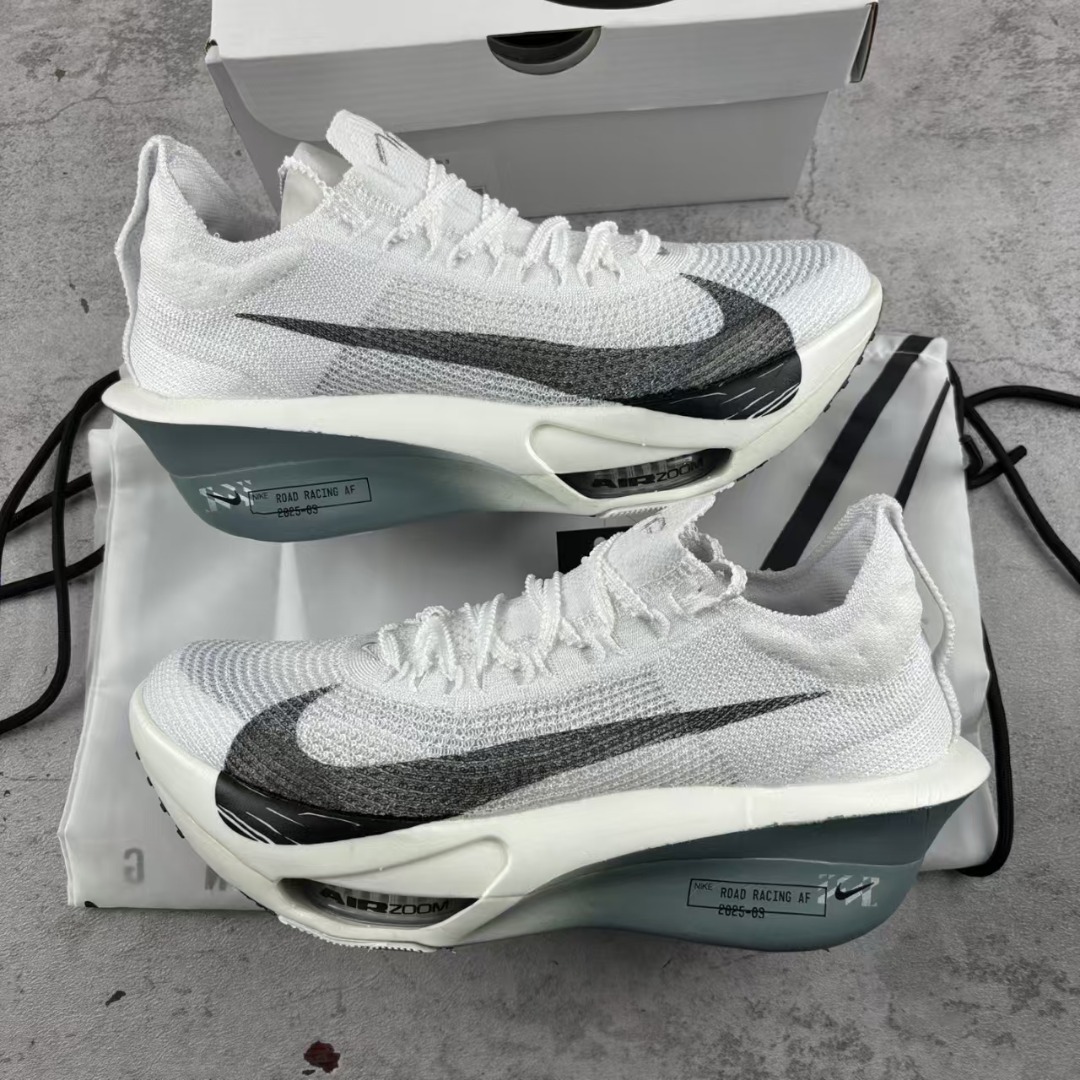 Nike Alphafly 3 Gridiron Unisex., Men's Fashion, Footwear, Sneakers on ...