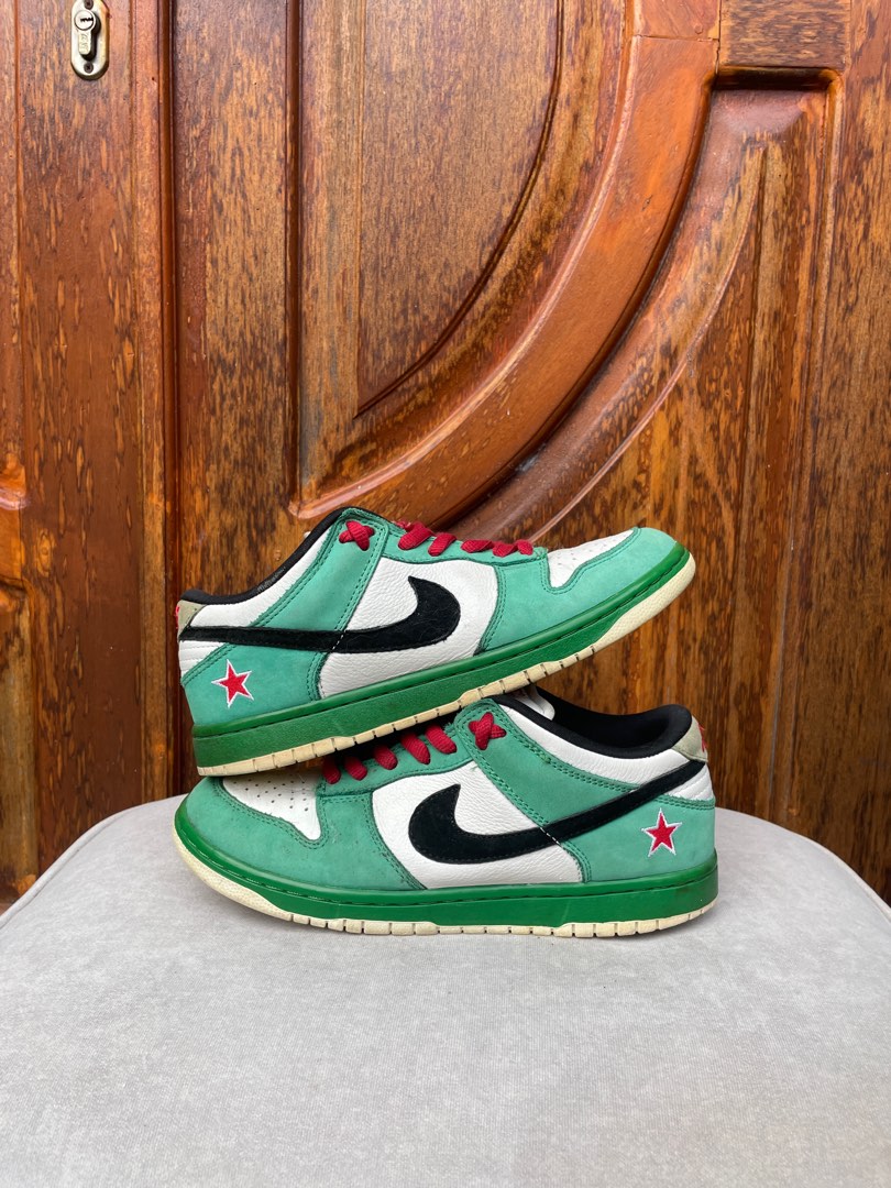 Nike SB Dunk Low Pro Heineken, Fesyen Pria, Sepatu , Sneakers di Carousell