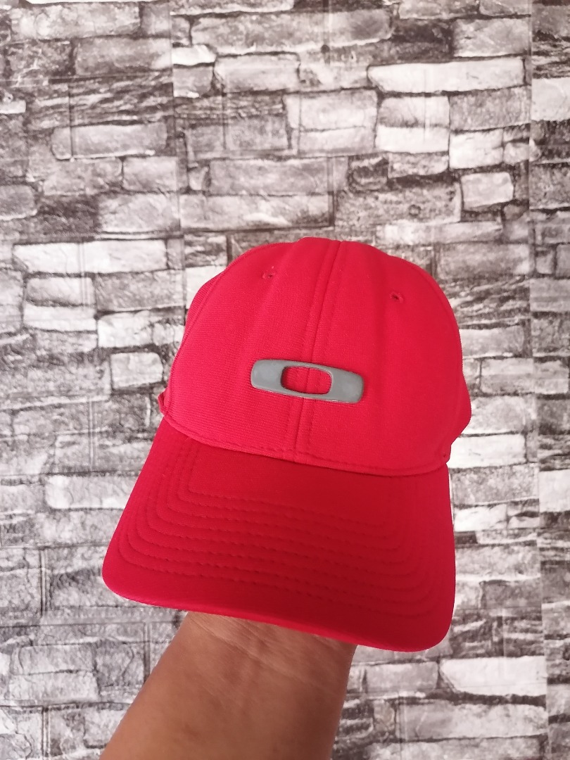 Oakley close cap, Men's Fashion, Watches & Accessories, Caps & Hats on ...