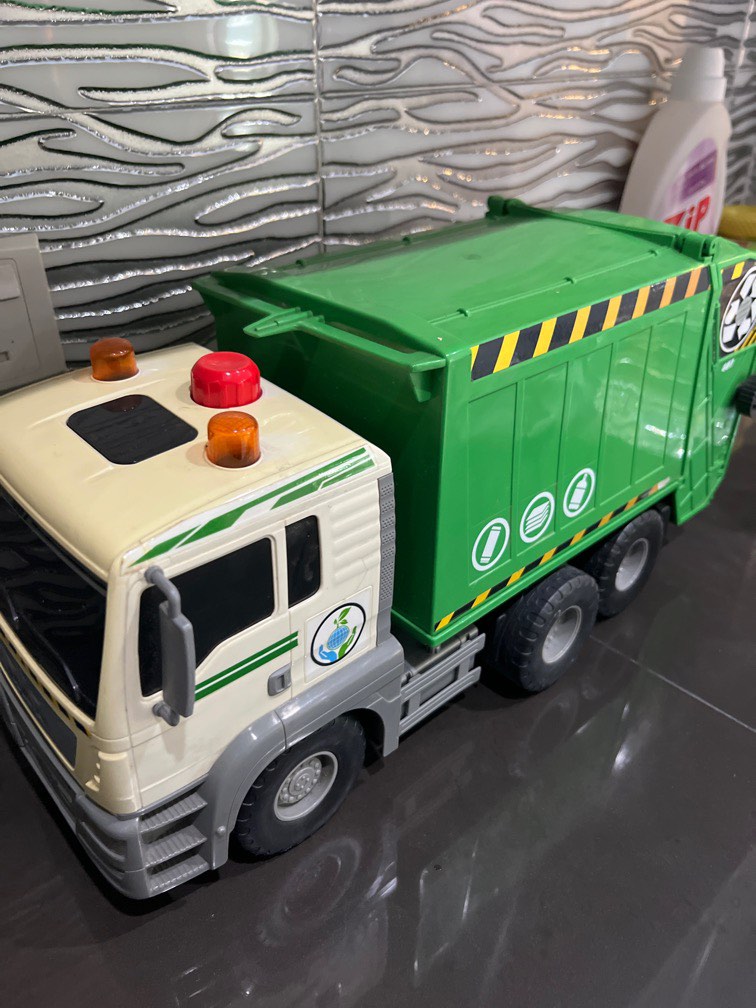 Paw patrol garbage truck, Hobbies & Toys, Toys & Games on Carousell