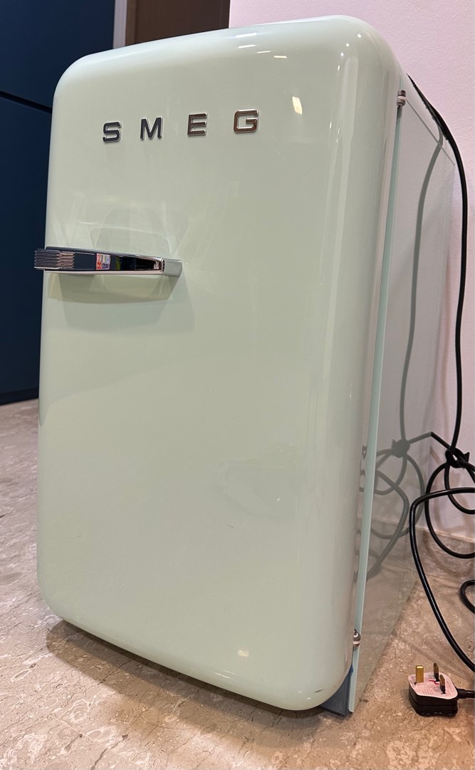 SMEG Mini fridge, TV & Home Appliances, Kitchen Appliances ...