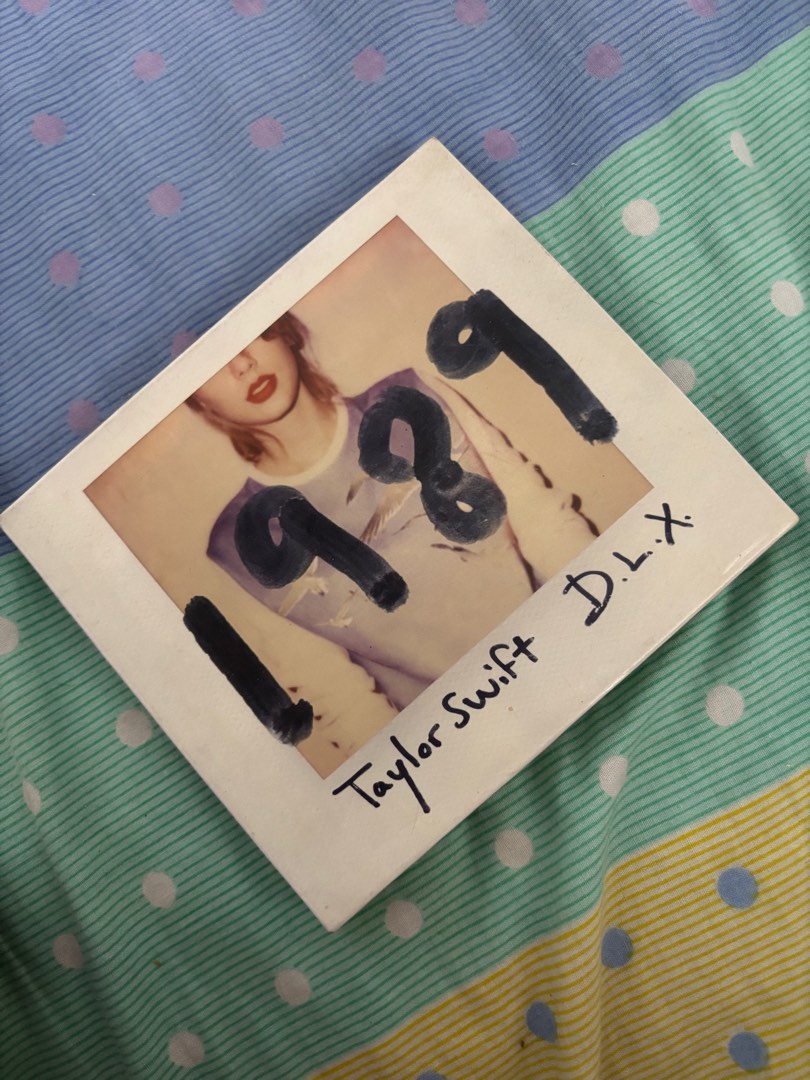1989 Deluxe Edition - Taylor Swift (Polaroids included), Hobbies & Toys ...
