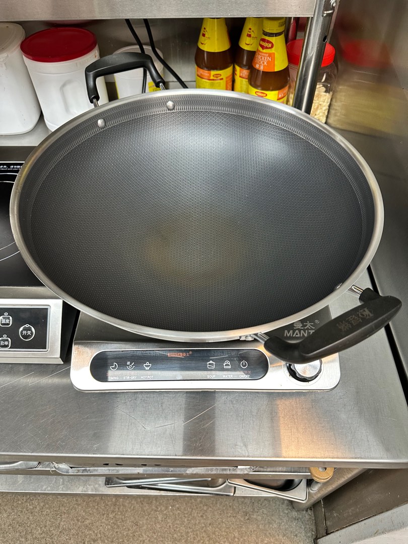 45cm Hex Clad Induction Wok, Furniture & Home Living, Kitchenware ...