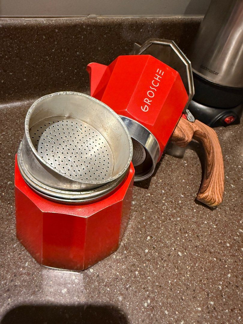 6-cup large moka pot / coffee maker, 家庭電器, 廚房電器, 咖啡機及咖啡壺 - Carousell