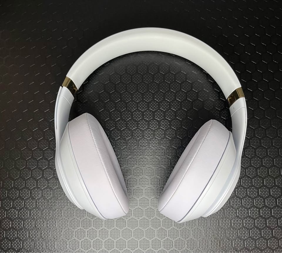 BEATS STUDIO3 wireless - White, Audio, Headphones & Headsets on Carousell