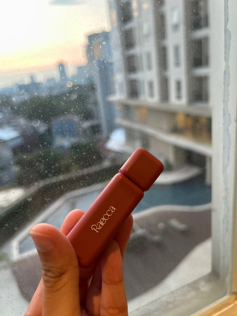 Glow up tint raeca, Kesehatan & Kecantikan, Rias Wajah di Carousell