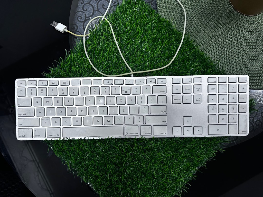 ORIGINAL Apple keyboard A1243 Wired Keyboard, Computers & Tech, Parts ...