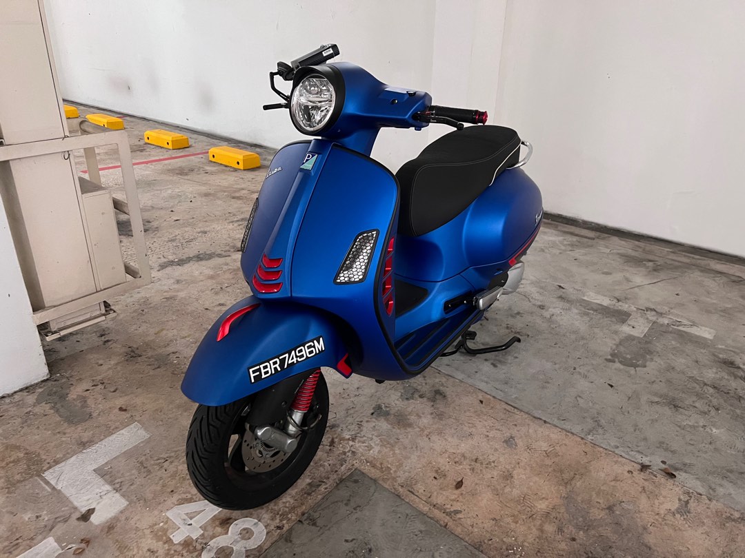 Piaggio GTS300 (almost new with 2k mileage), Motorcycles, Motorcycles ...