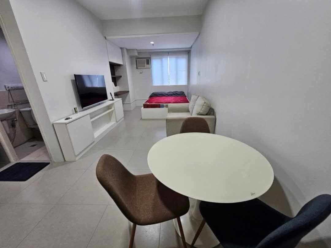 SMDC BLUE RESIDENCES - FULLY FURNISHED 1 BR DE LUXE UNIT CONVERTED TO ...