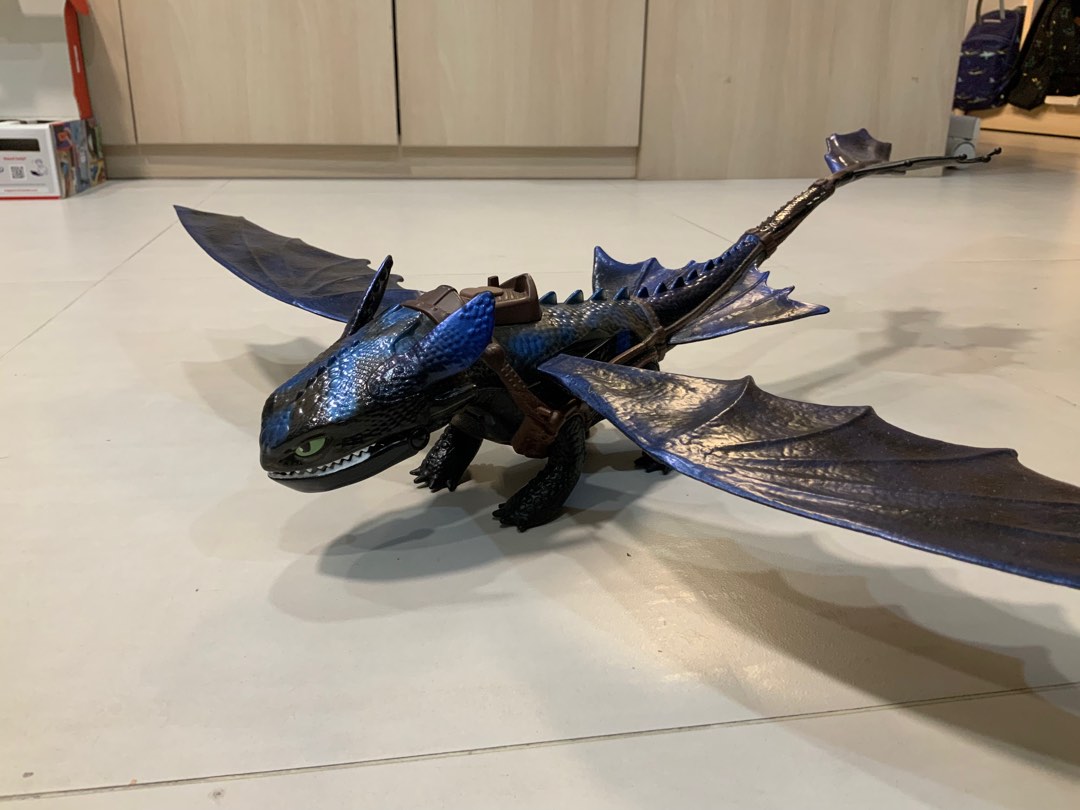 How to train your dragon Toothless figurine, Hobbies & Toys, Toys ...