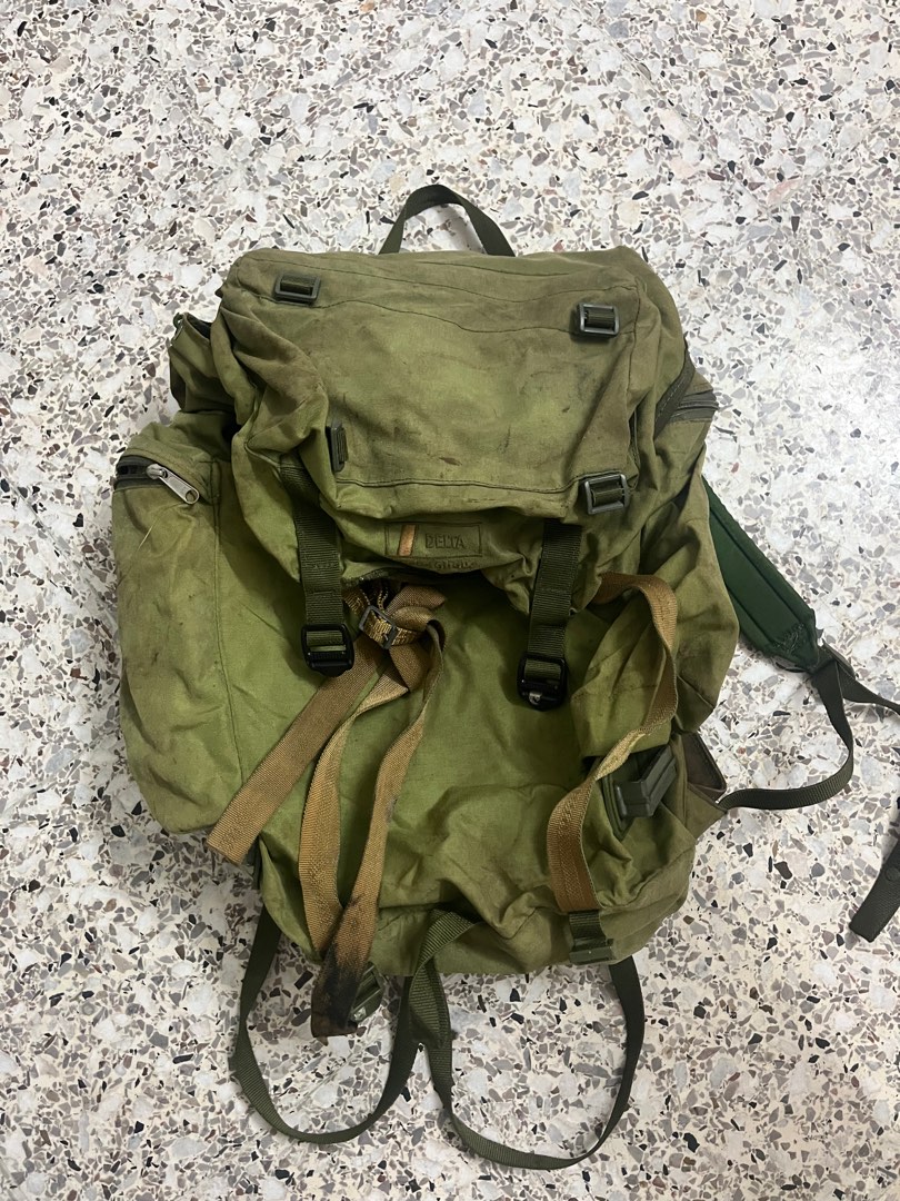 VINTAGE BACKPACK 80S ARMY GREEN, Men's Fashion, Bags, Backpacks on ...