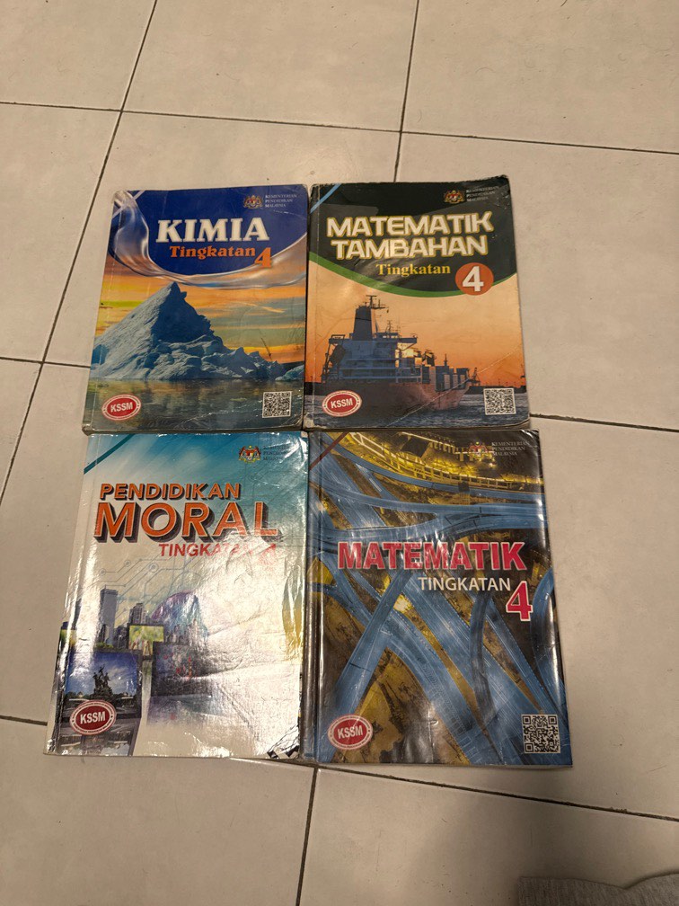 buku teks form 4, Hobbies & Toys, Books & Magazines, Textbooks on Carousell