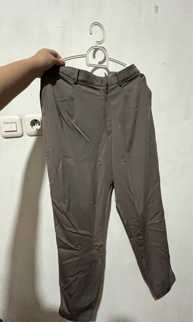 Celana Uniqlo Big Size, Fesyen Wanita, Pakaian Wanita, Bawahan di Carousell