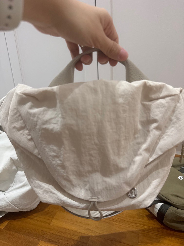 Lululemon Curved Crossbody Bag 3L, Women's Fashion, Bags & Wallets ...