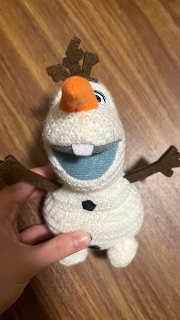 Please help clear Disney Olaf knitted toy keychain from Hong Kong ...