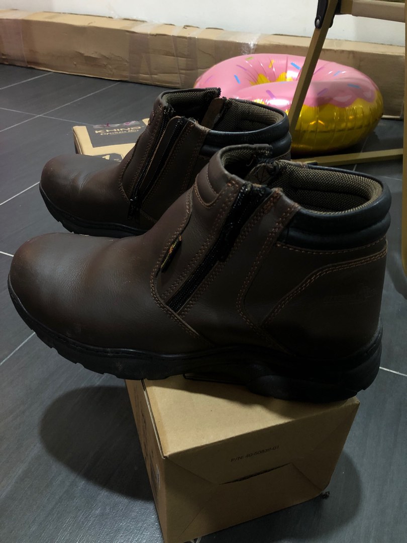 Safety shoes hammer king uk11, Men's Fashion, Footwear, Boots on Carousell