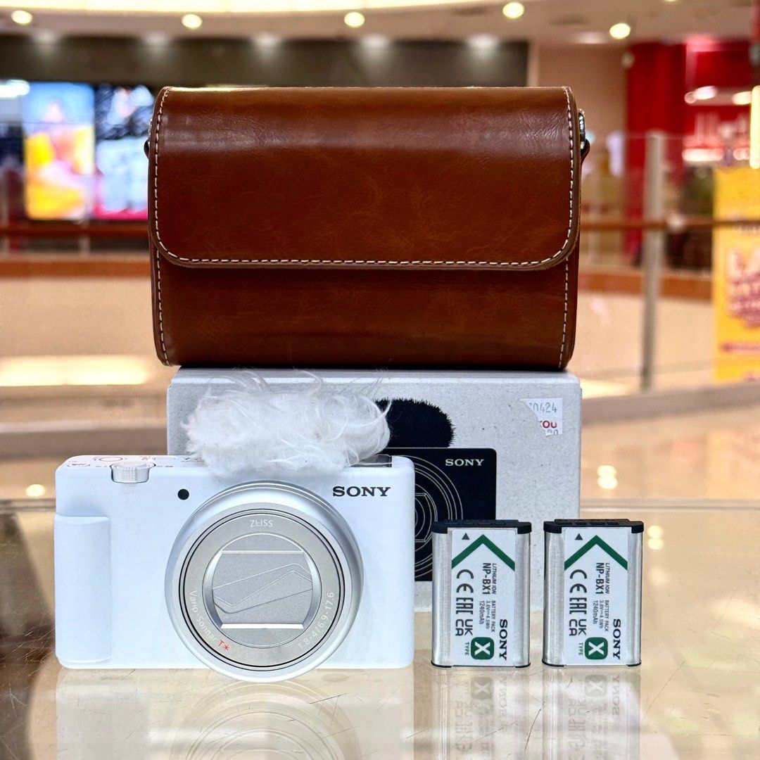 USED Sony ZV1 MK2 with 2 Battery Original (99% Like New), Photography ...