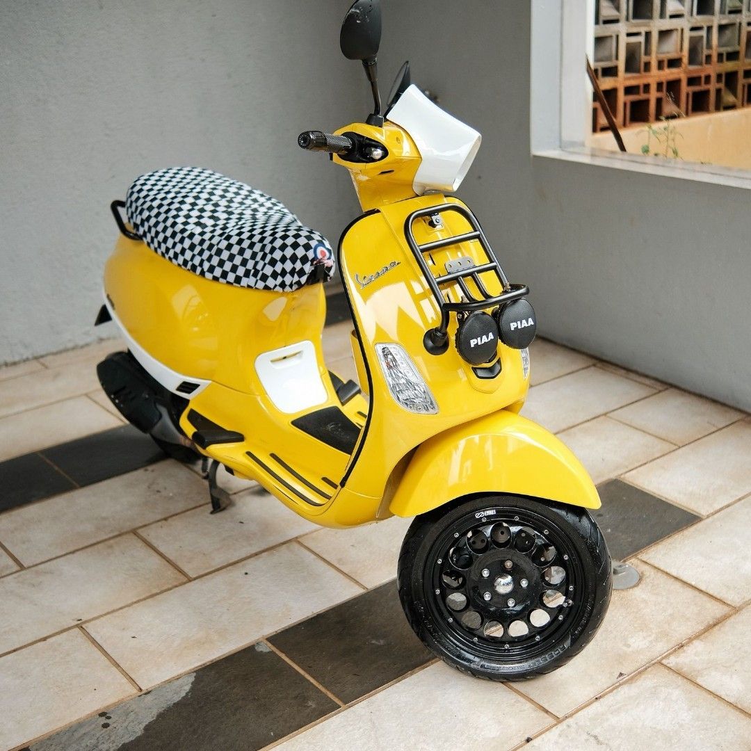 VESPA S125 IGET 2022 facelift km rendah terawat, Motor di Carousell