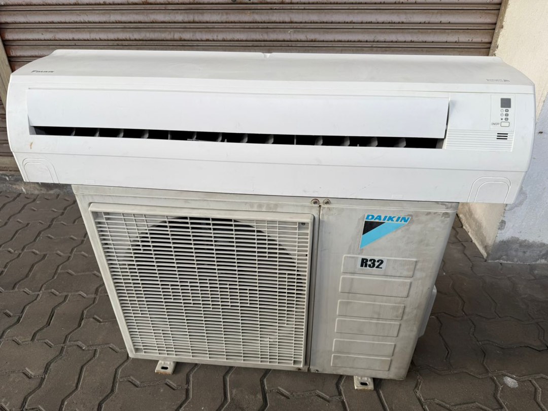 Aircond Second Daikin 2hp, TV & Home Appliances, Air Conditioners ...