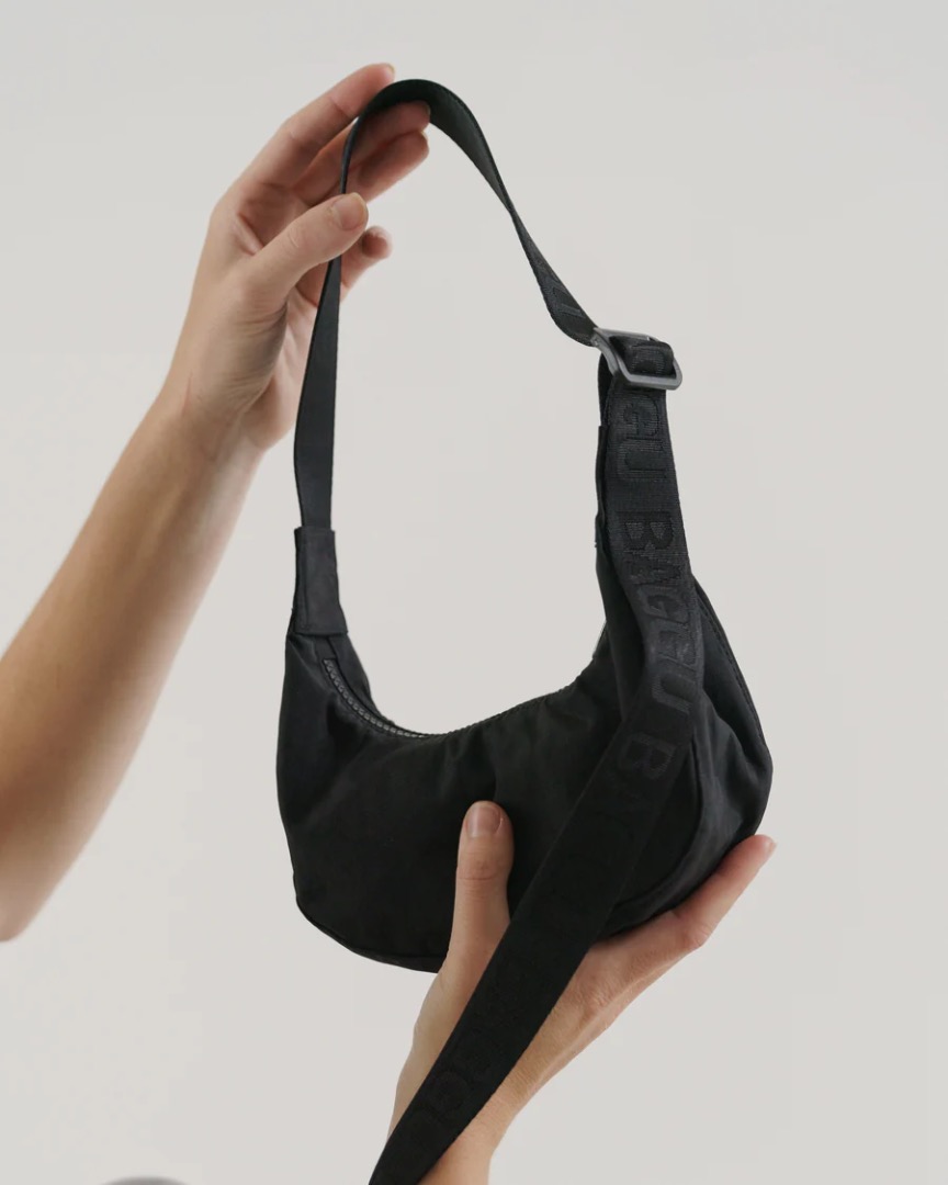 Baggu Mini Crescent Bag, Women's Fashion, Bags & Wallets, Cross-body ...
