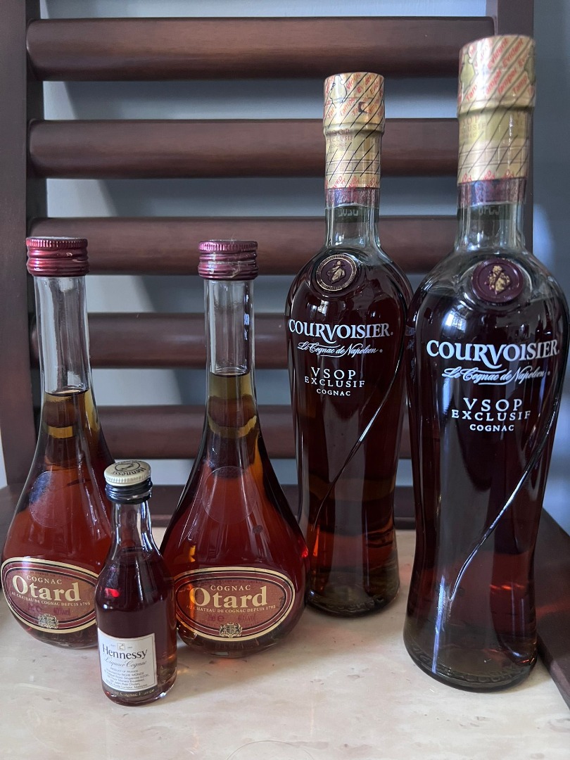 Otard cognac XO 20cl and Courvoisier VSOP 35 cl with a Hennessy minibar ...